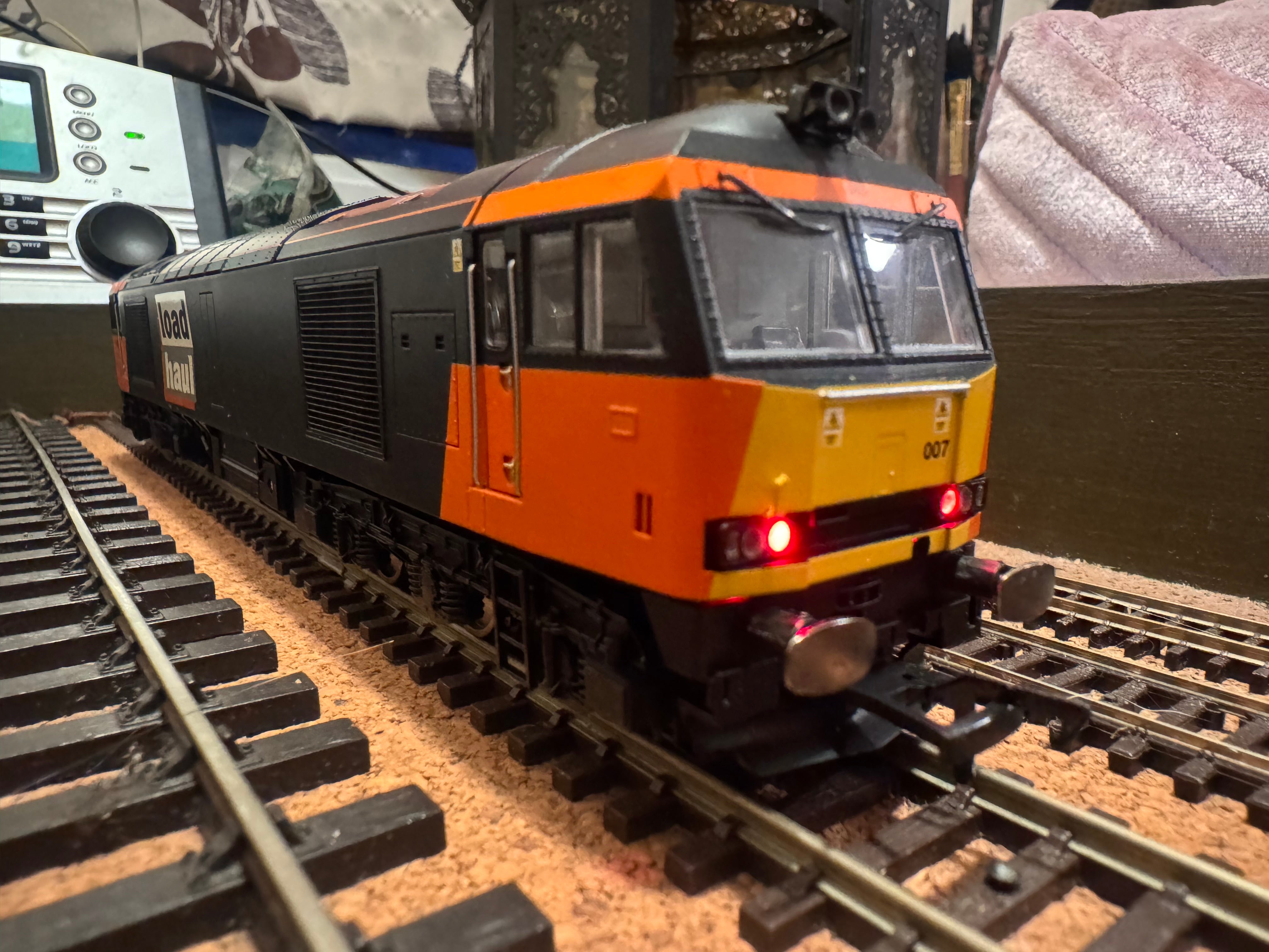 Hornby R2489 (OO) Ex British Rail Class 60, No.60007 in Loadhaul Liver ...