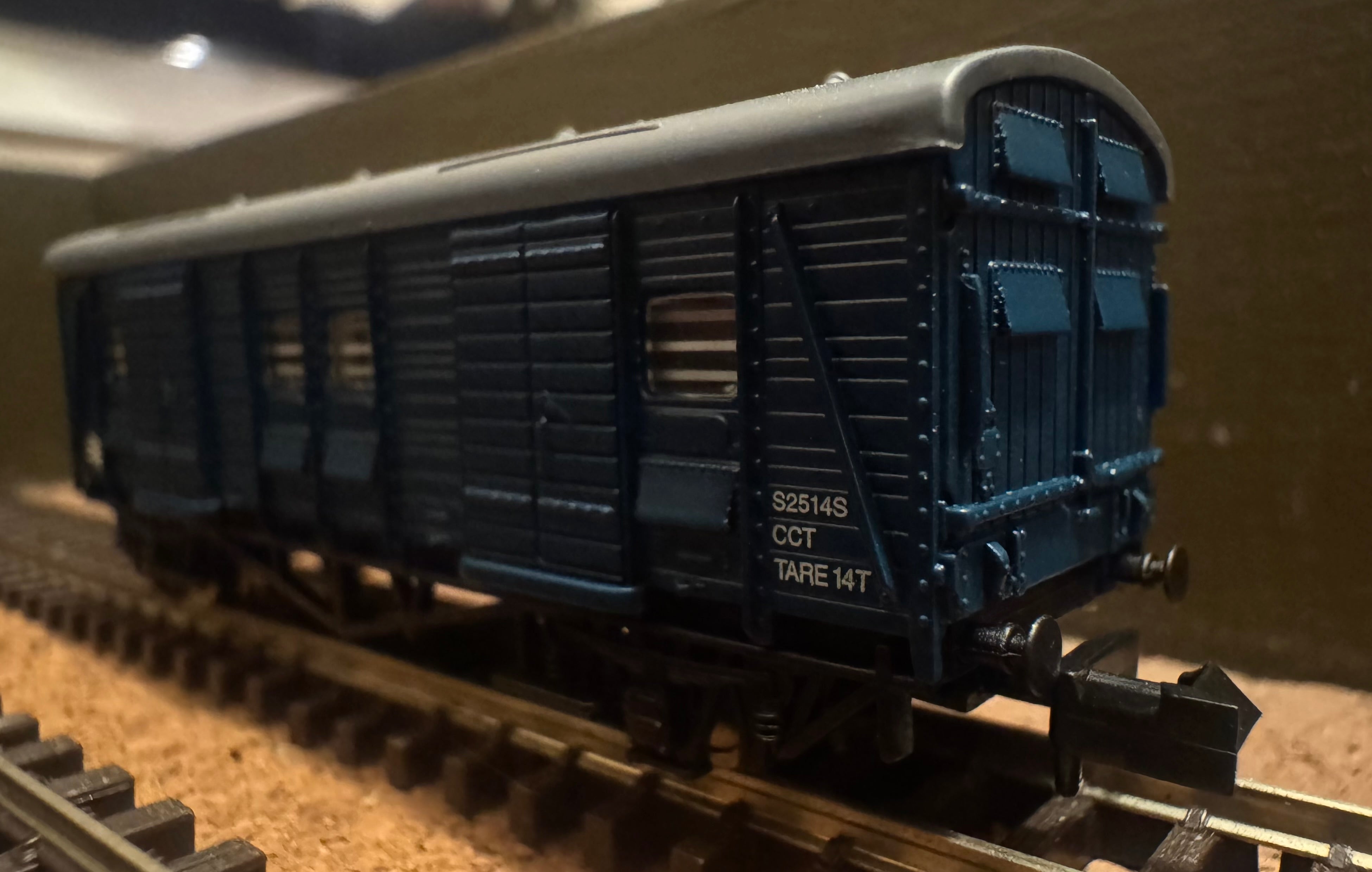 Dapol 2F-047-003 (N Gauge) Ex SR, Type U Utility Van / Covered Carriag ...
