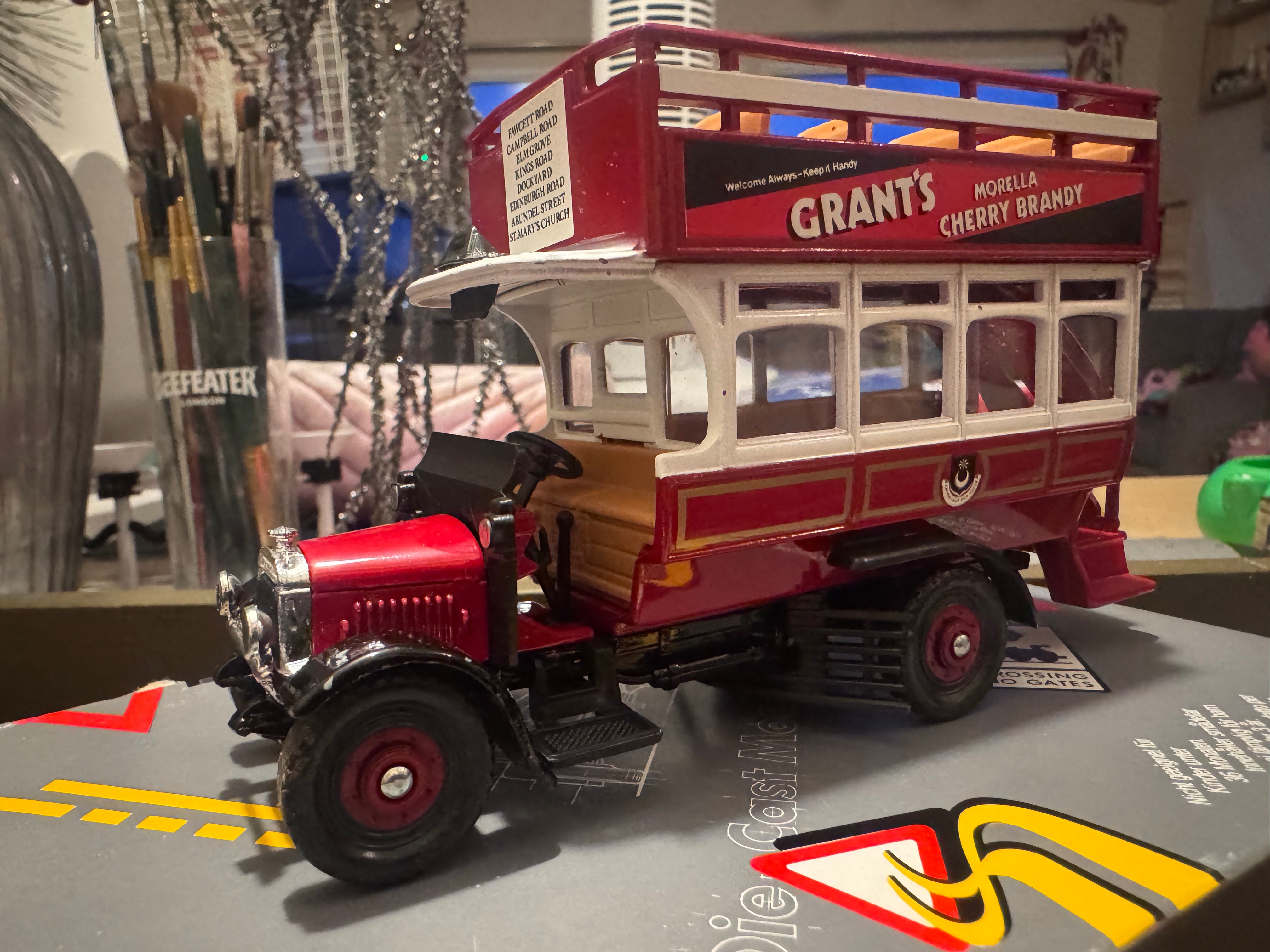 Corgi C888 (O / 1:43) Thornycroft J Type Bus, in Portsmouth Corporatio ...