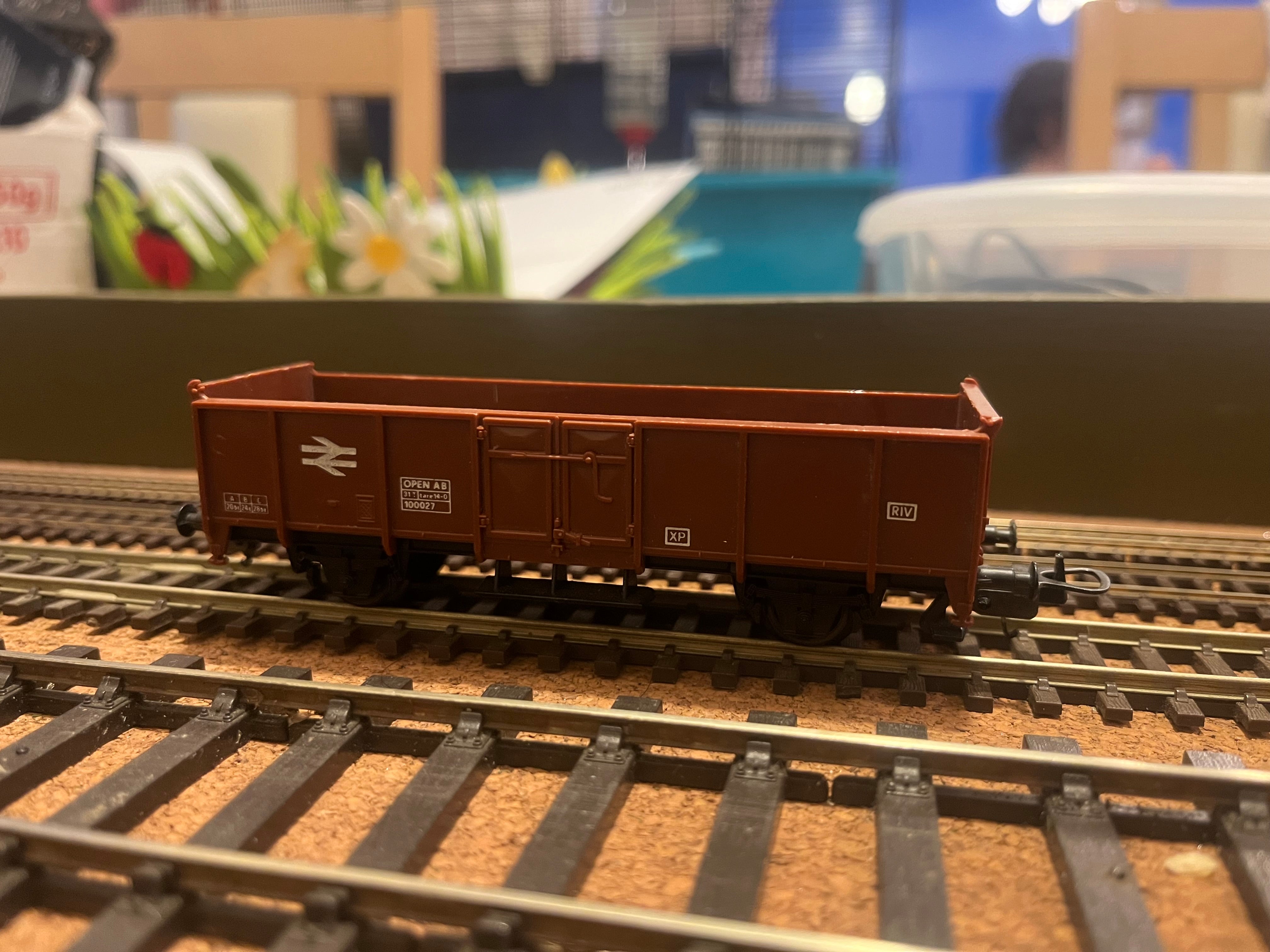 Lima L303175LIM (HO) British Rail, Open A B wagon, No.100027 in BR Bau ...