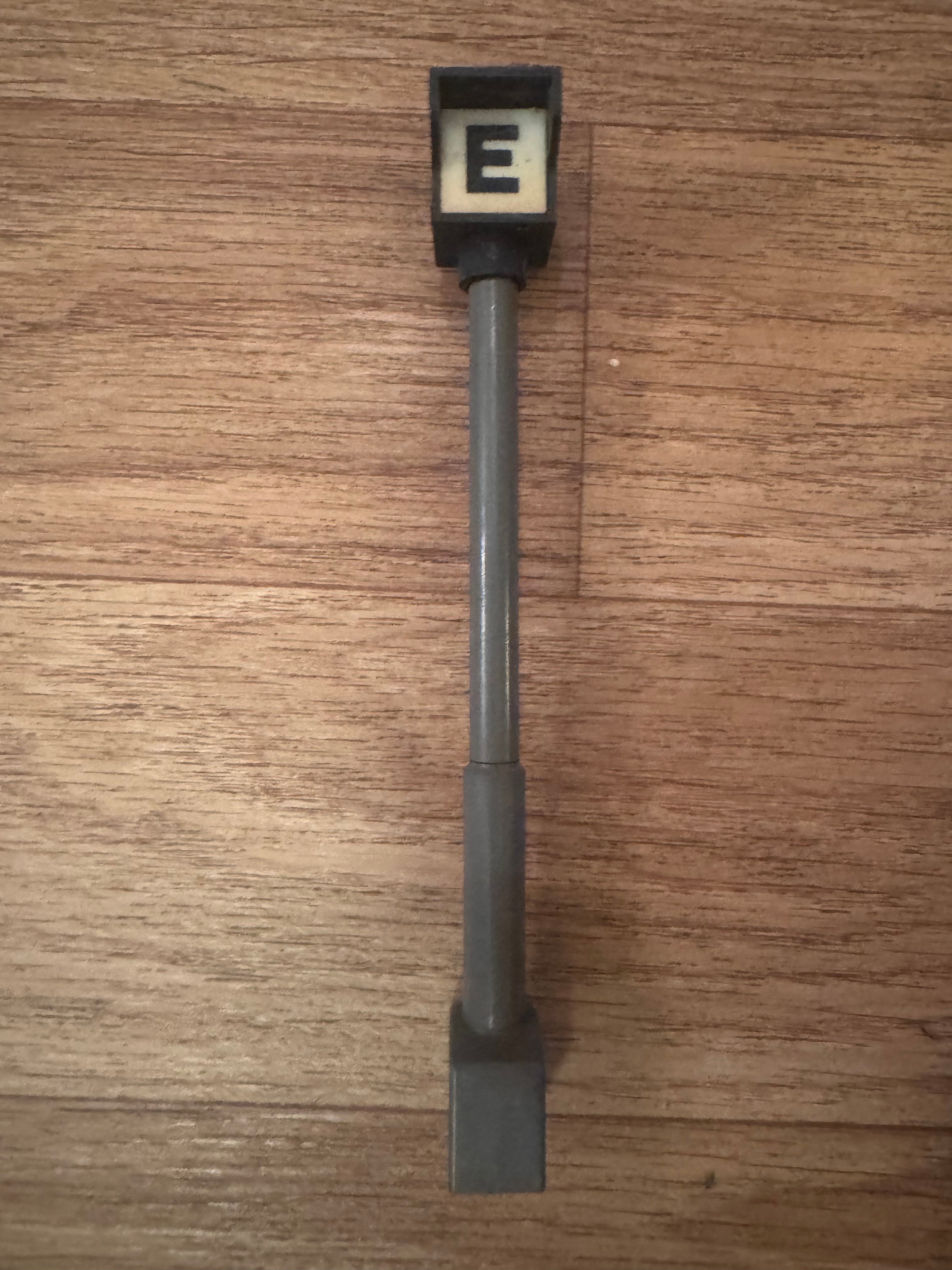 LGB (G Scale) Uncoupling Marker Post. Electricity lit. – Locomattive Models
